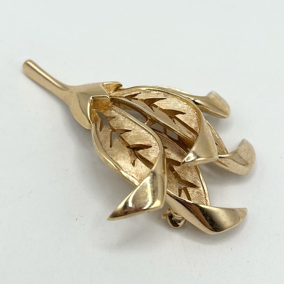 Trifari | Jewelry | Vintage Crown Trifari Pin Brooch | Poshmark